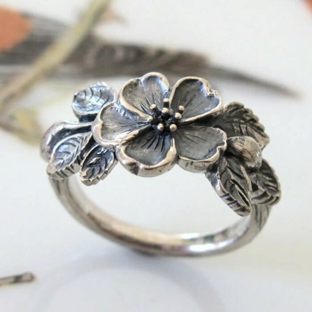 Vintage Silver Daisy Ring – Amelia Jewelry