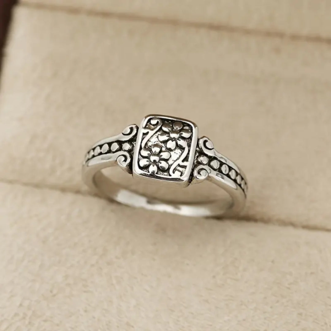 Silver Square Flower Ring – Amelia Jewelry