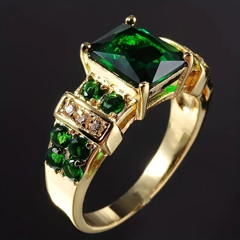 Emerald Gold Ring – Amelia Jewelry